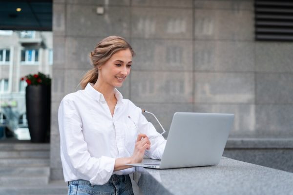 Business German courses • EVOLANGUAGE School